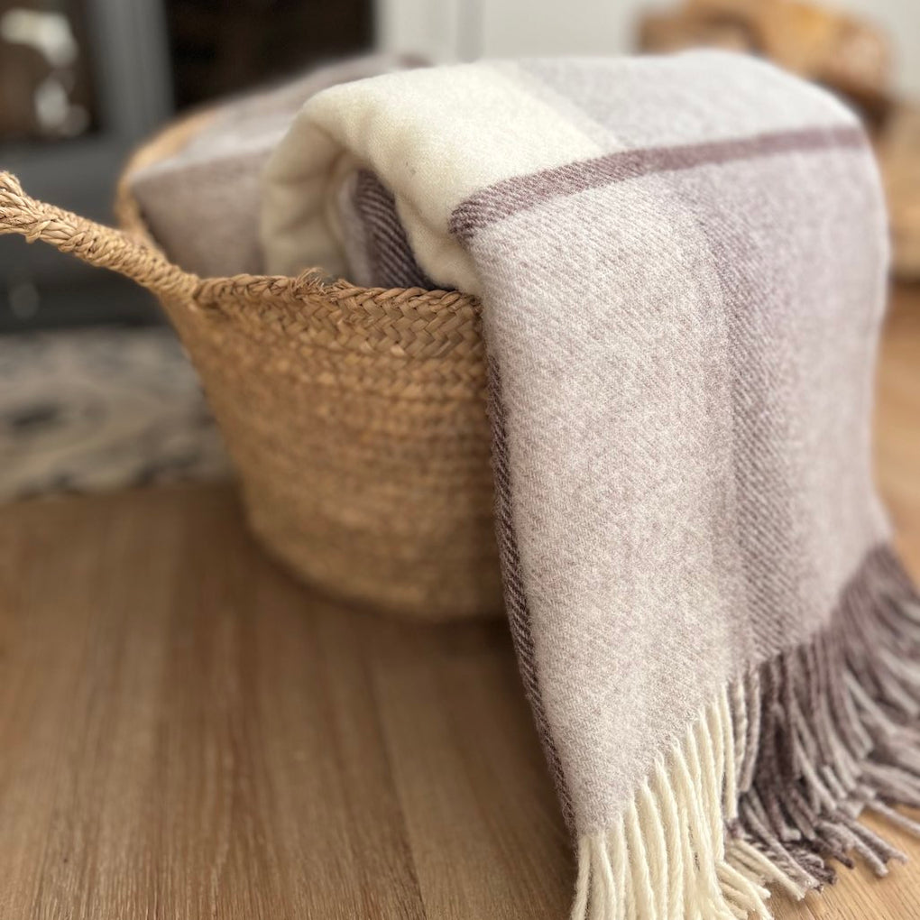 Bedroom blankets and throws, velvet throws and wool throws